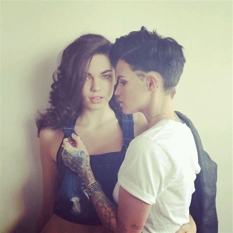 Actrice Avec Une Coupe De Cheveux Courte Photos De Filles Porno