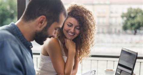 7 Signs An Introvert Is Deeply Attracted To You But Lacks The Confidence To Make A Move