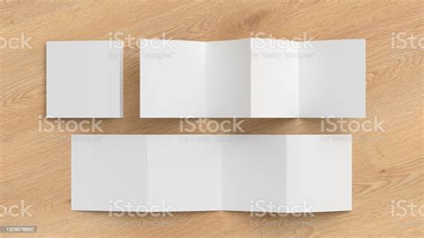 정사각형 지그재그 또는 아코디언 접이식 브로셔 패널 4개 8페이지 빈 전단지 프리젠 테이션 디자인에 대한 나무 배경에 조롱 접힌 앞면과 뒷면 0명에 대한 스톡 사진 및 기타