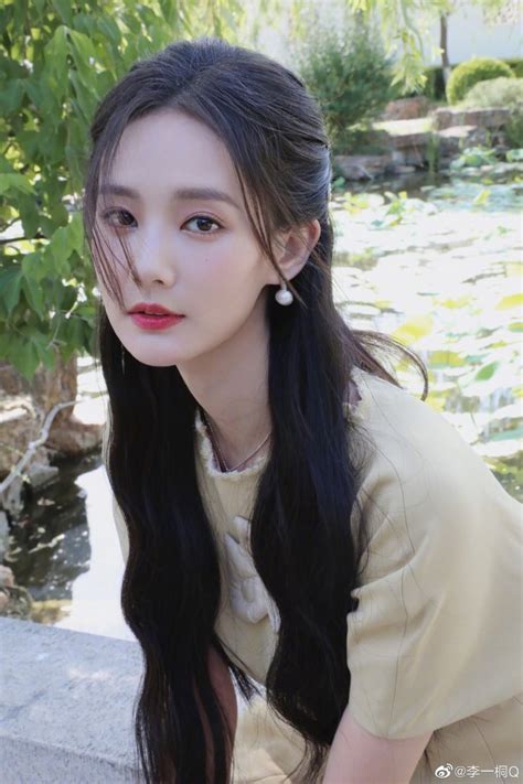 10位陸劇明星「特殊怪癖」！李一桐愛吃牆皮，吳磊睡前必洗腳，肖戰有「置中強迫症」！ Beauty美人圈