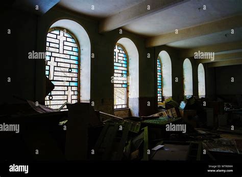 Arch Windows Interior Hi Res Stock Photography And Images Alamy