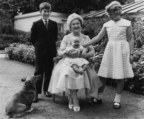 სამეფო ოჯახის წევრების ბავშვობა ფოტოებში ასახული ყველაზე მხიარული წლები