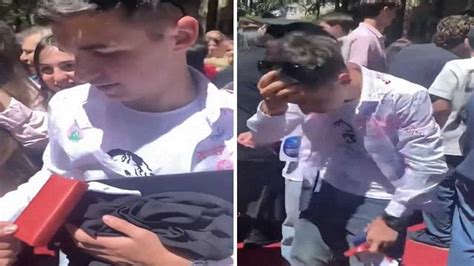 ვიდეო სკოლის მოსწავლეს ბოლო ზარზე ახალი მანქანა აჩუქეს „ვითომ კარგი გაუკეთეს ეხლა ამ ბავშვს “