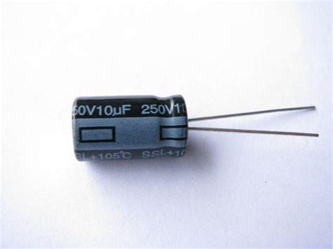 Capacitor 10uf 10 Uf 250v 250 V Radial Electrolytic 105c 100 Pcs 3927294528