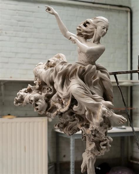 Luo Li Rong 罗丽蓉 1980 Figurative Sculptor Tuttart Pittura Scultura Poesia Musica