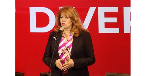 Илияна Йотова Страните и фирмите с ръководители жени се справят по добре с кризите