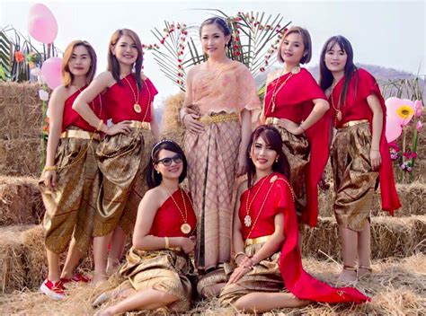 บริการชุดไทยให้เช่า สำหรับเพื่อนเจ้าสาว เพื่อนเจ้าบ่าว 🎀ชุดสไบกับผ้าถุงหรือโจงกระเบน ไซส์ปกติ