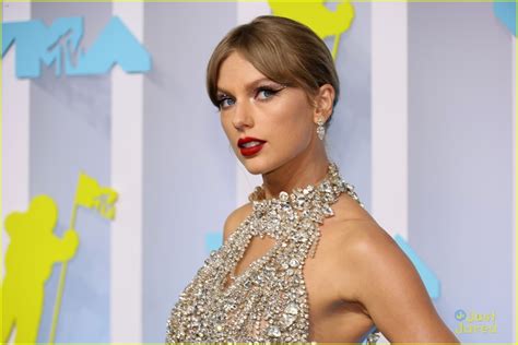 Full Sized Photo Of Taylor Swift Shines While Arriving At Mtv Vmas 02