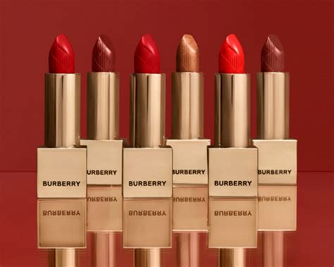 2023년 4월 뷰티뉴스 버버리 뷰티가 제안하는 광채나는 봄 메이크업 완성