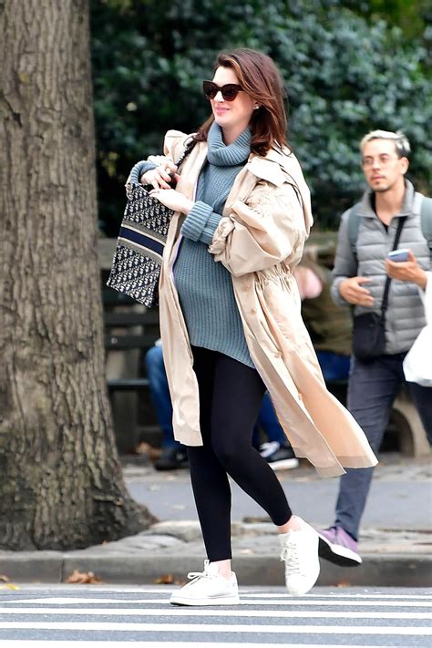 Pregnant Anne Hathaway Out In New York Hawtcelebs