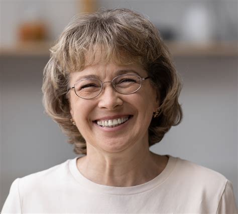 21 Perfect Hairstyles For Oval Faced Women Over 50 Hairstylecamp