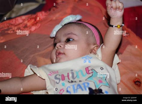 Belle Maman Indienne Avec Son Fils Banque De Photographies Et Dimages