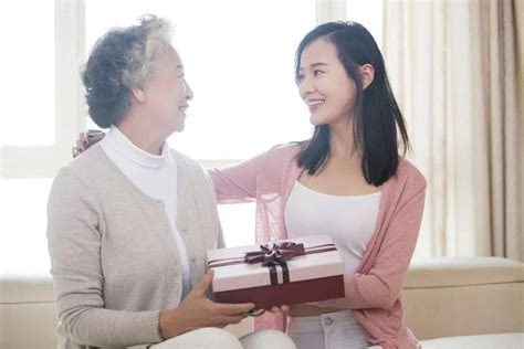 平安居家养老全面守护套餐，开启24小时居家安全智能监测 老人 子女 服务体系