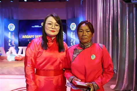 Монгол Улсын Ерөнхийлөгчийн зарлигаар Эхийн алдар 2 дугаар зэргийн одонгоор шагнагдсан