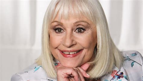 Raffaella Carrà Una Mostra Dei Suoi Abiti Per I Primi 80 Anni