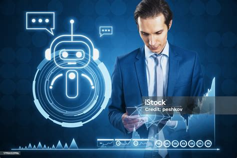 매력적인 젊은 유럽 사업가 빛나는 로봇과 차트 홀로그램 와 파란 배경에 홀로그램을 가진 패드를 사용하는 인공 지능 채팅 Gpt 봇 비서 및 기계 학습 개념 Brand