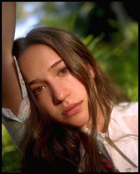 معرفی و دانلود فیلم دختر میلر هنرنمایی دیگری از جنا اورتگا