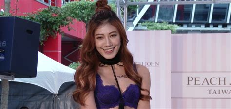 日本泳衣时装秀御姐搭档小萝莉带给你不一样的视觉体验