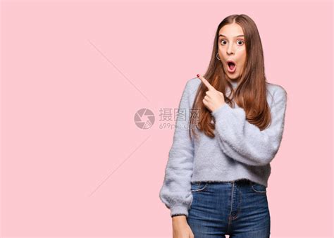 年轻的天主教女高清图片下载 正版图片503462898 摄图网