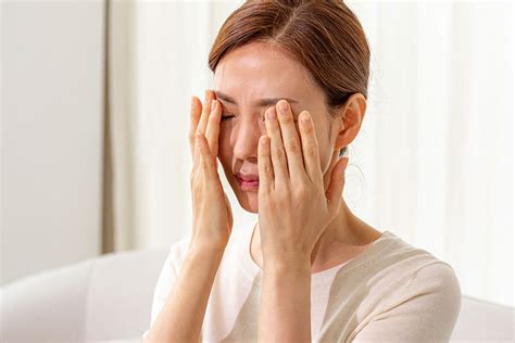 갑자기 눈이 빨갛게 충혈됐다면 눈 충혈 원인과 의심 질환 4가지 정리 닥터나우
