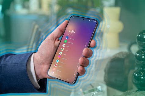 7 Tips To Use Your Massive Android Phone One Handed