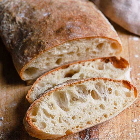 Какой национальный хлеб был придуман специально для конкуренции с французским багетом — Музей