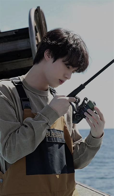 Bts Community Post 생일 축하해 진이 없는 진의 생일 군 입대한 지 1년이 됐다 우리는 당신과 함께 즐거운 시간을 보냈습니다 군대에서 좋은 순간이 많지만