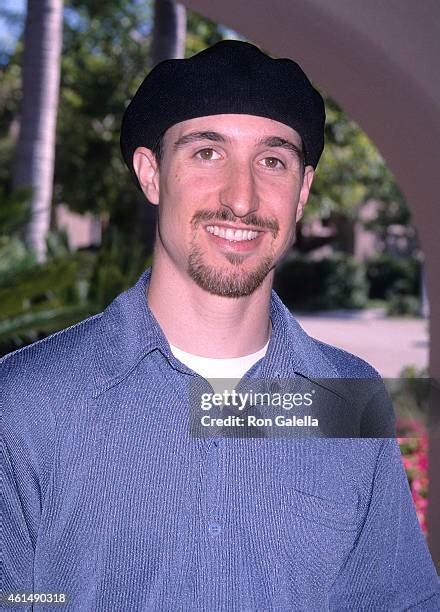 Scott Menville Joven