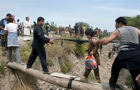 Deadly Ethnic Violence Forces 75000 To Flee Kyrgyzstan London