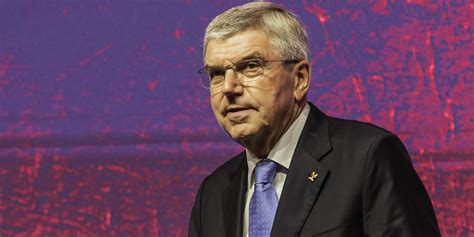 Глава МОК Томас Бах выступил за участие российских спортсменов на ОИ 2024 под нейтральным флагом