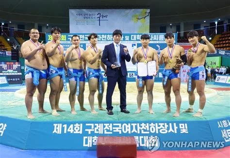 제14회 구례전국여자천하장사 및 대학장사씨름대회 우승자들 연합뉴스