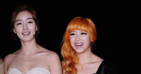 전효성 한선화 팔짱 꼭 끼고~ [포토]