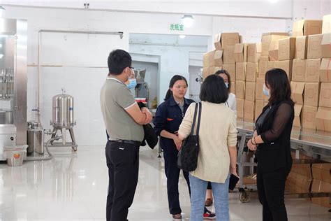 欢迎平坝窖酒厂员工到我公司学习交流 贵州黄果树酒业有限责任公司
