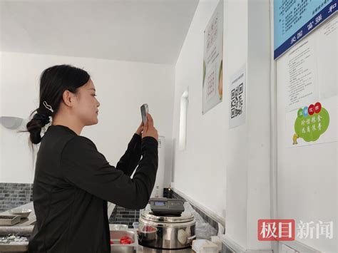 公务一律扫码吃食堂，潜江市130家食堂“一码通刷” 极目新闻