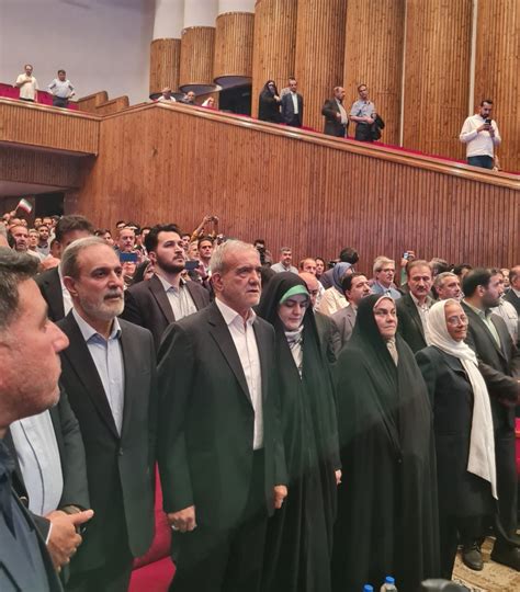 عکسی از مسعود پزشکیان و دخترش در یک همایش بزرگ خبرآنلاین