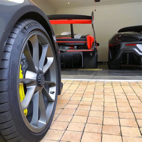 Kicks And Whips 🛩 🏎 Singh Rushil 🍋 Kylomylo79