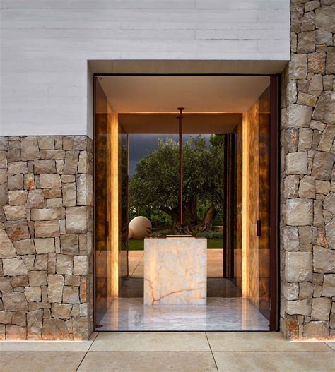 Desain Rumah Mewah Dengan Bioskop Bar Dan Spa Minimalis