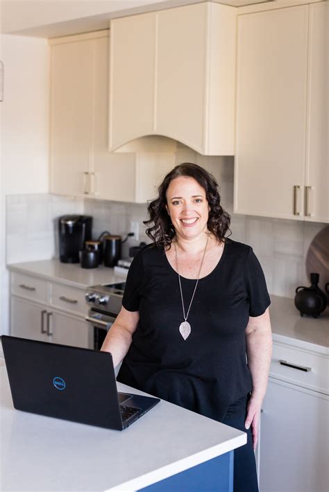 About Tanya Fox — Fox Talks Business Business Coaching