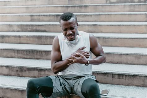 Does Anxiety Cause Chest Pain Expert Explains Health Reporter