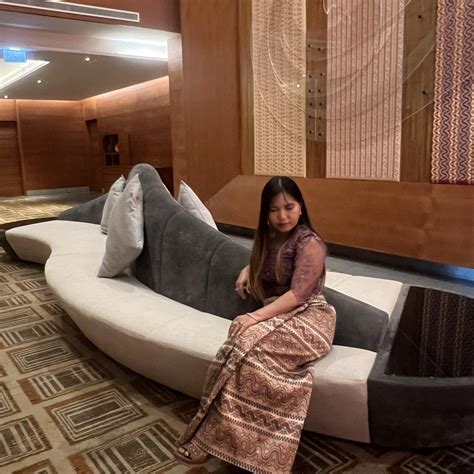 ပန်းချီဆရာနဲ့တွဲတင်ပေးလိုက်ပါတယ်နော် Htayart Facebook