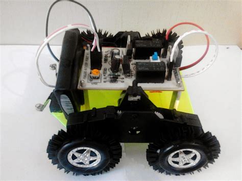 Teknik Sistem Informasi Membuat Robot Sederhana