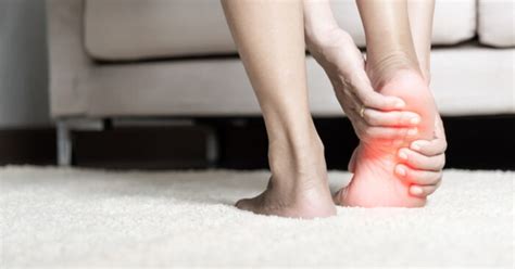 따끔·찌릿한 발바닥 통증 무슨 병일까