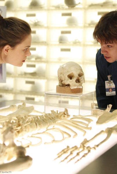 Bones Se Confirma La Verdadera Razón Por La Que Zack Addy Dejó La Exitosa Serie Policial Vader