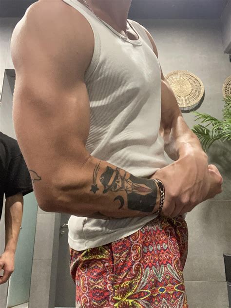 Come Lick My Sweaty Arms R Bicepsporn
