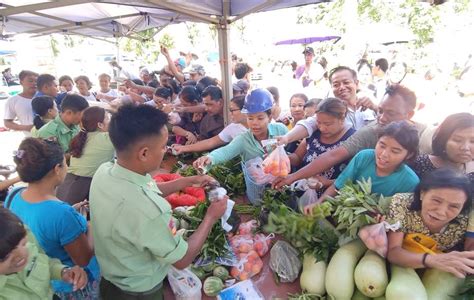 ရခိုင်ပြည်နယ်၊ စစ်တွေမြို့နှင့် ဘူးသီးတောင်မြို့တို့ရှိ မုန်တိုင်းဒဏ