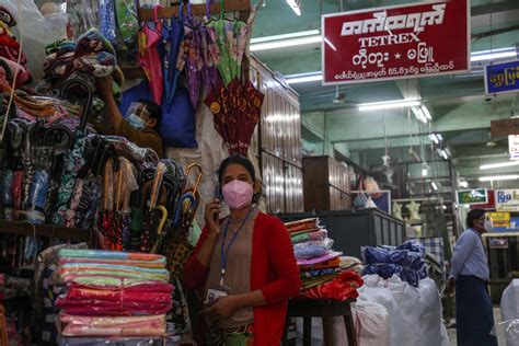 Dvb မန္တလေး ဈေးချိုဆိုင်ခန်းများရှိ ပစ္စည်းများကို သယ်ယူခွင့်ပြု ဓာတ်ပုံ