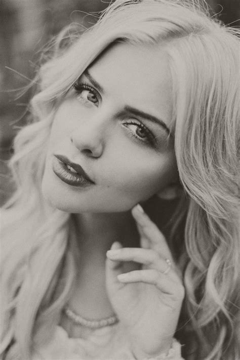 2017 BEAUTIFUL WOMAN MARINA LASWICK Marina Laswick Sunday