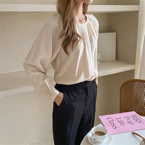 여자 깔끔한 셔츠 코디 미니멀룩 사랑스러운 블라우스