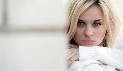 Sex On Your DESK Your Virtual Girlfriend Can Be One Click Away