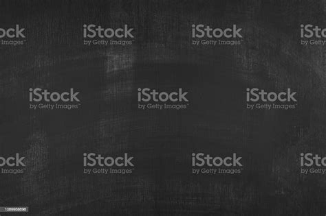 분필 칠판에 밖으로 문질러 서 추상적인 배경 빈 서식 파일입니다 0명에 대한 스톡 사진 및 기타 이미지 0명 검은색 공란 Istock